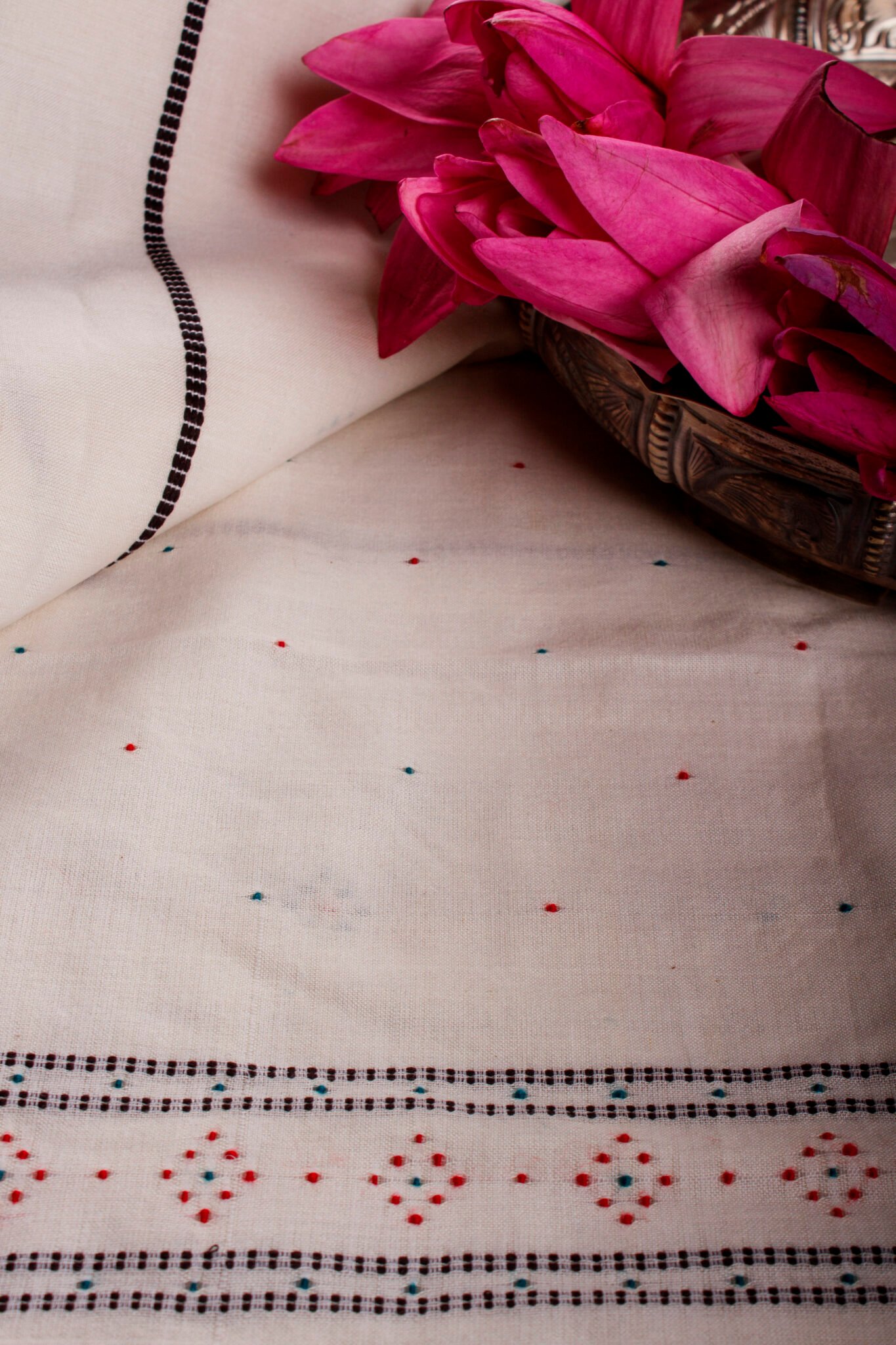 WHITE TANGALIYA WEAVE – Leelabarani